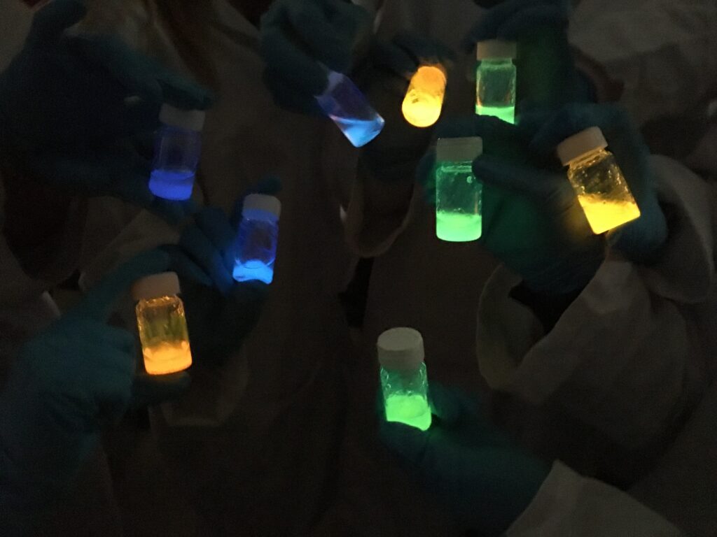 La chimiluminescence – Printemps des Sciences 2024 – Région de ...